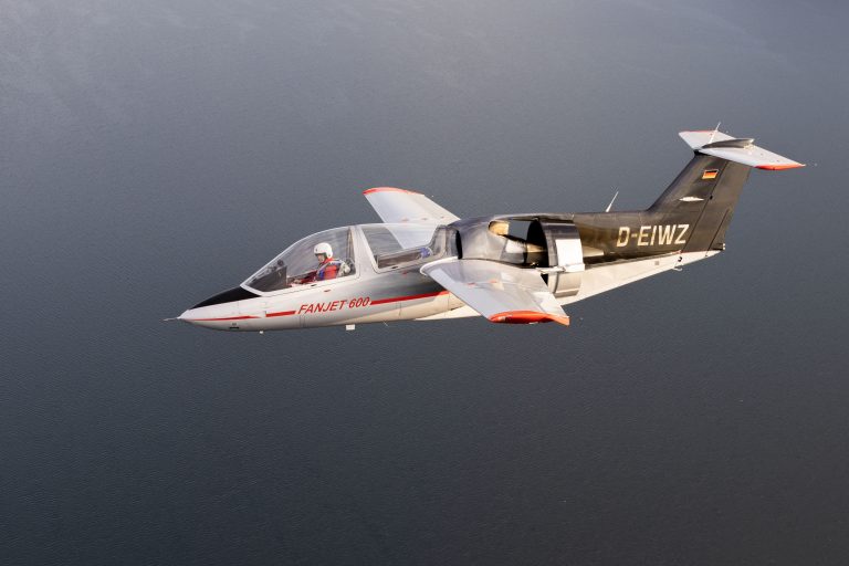 THE AIRCRAFT – fanjet